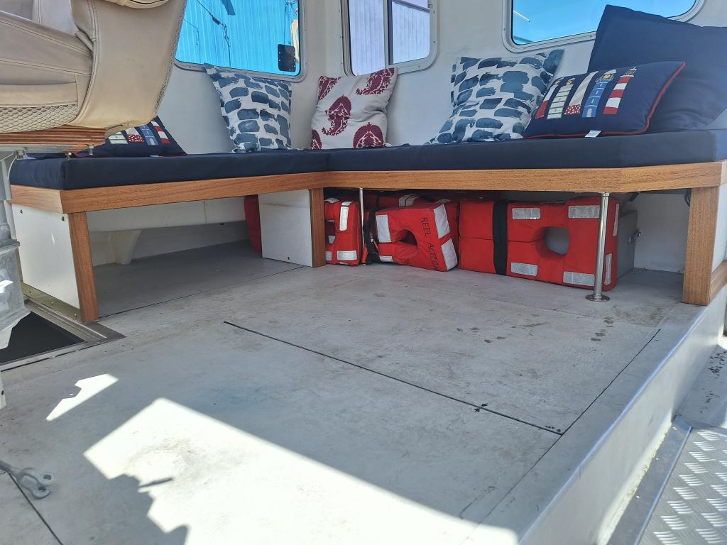 37' Duffy 2000 Hard Chine Sportfish Tuna Boat For Sale – Price Reduced