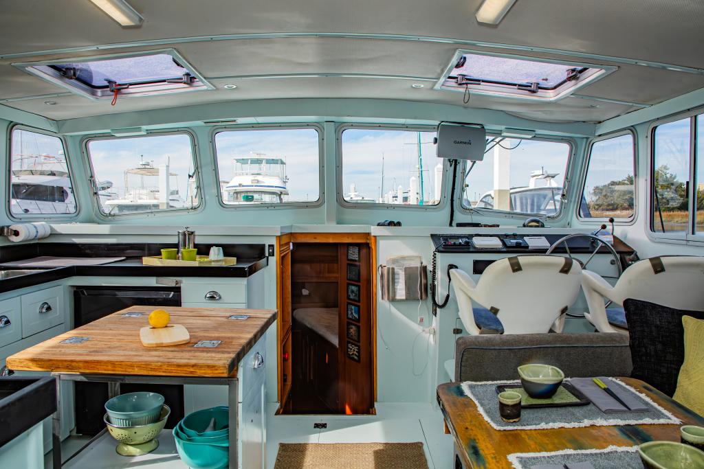 40' Wayne Beal Downeast Cruiser 2002 - Cummins 540 HP - Midcoast Yacht ...