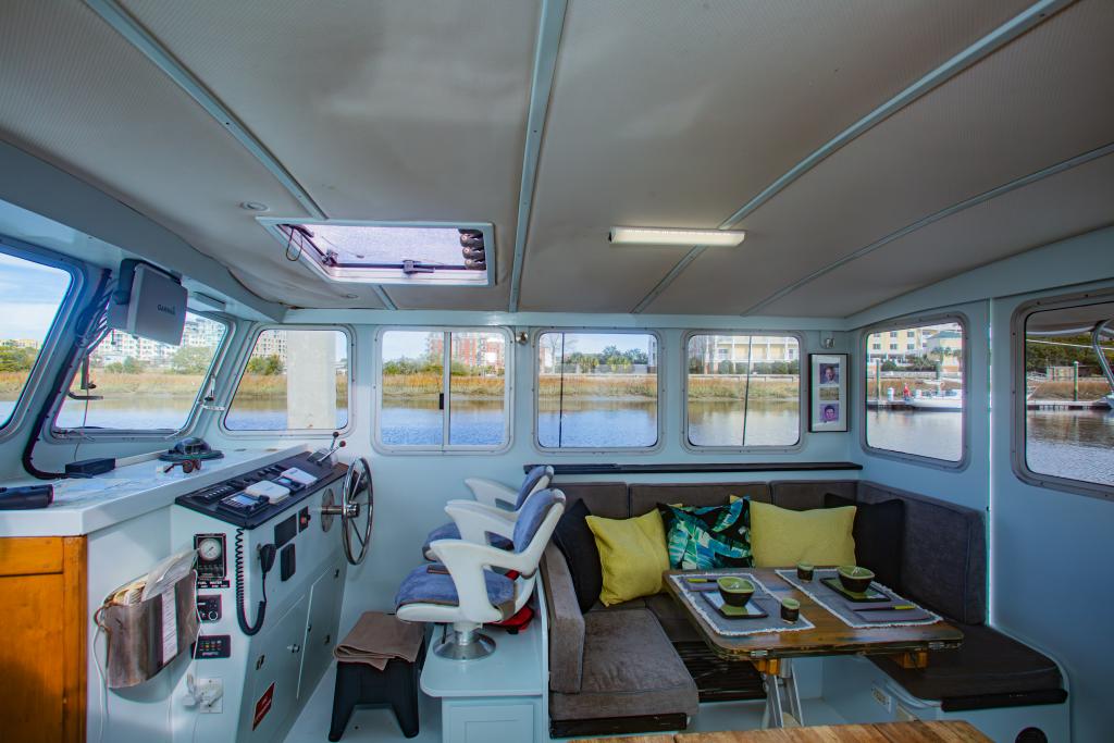 40' Wayne Beal Downeast Cruiser 2002 - Cummins 540 HP - Midcoast Yacht ...