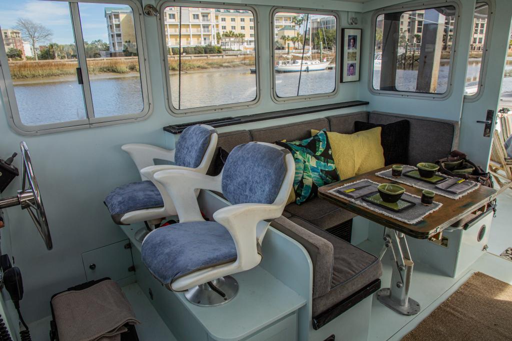 40' Wayne Beal Downeast Cruiser 2002 - Cummins 540 HP - Midcoast Yacht ...